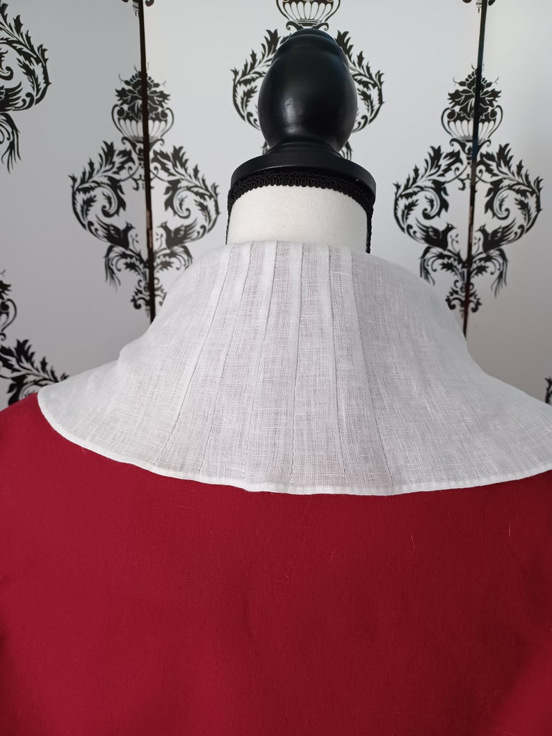 Sir James's Basic Falling Collar - Etsy