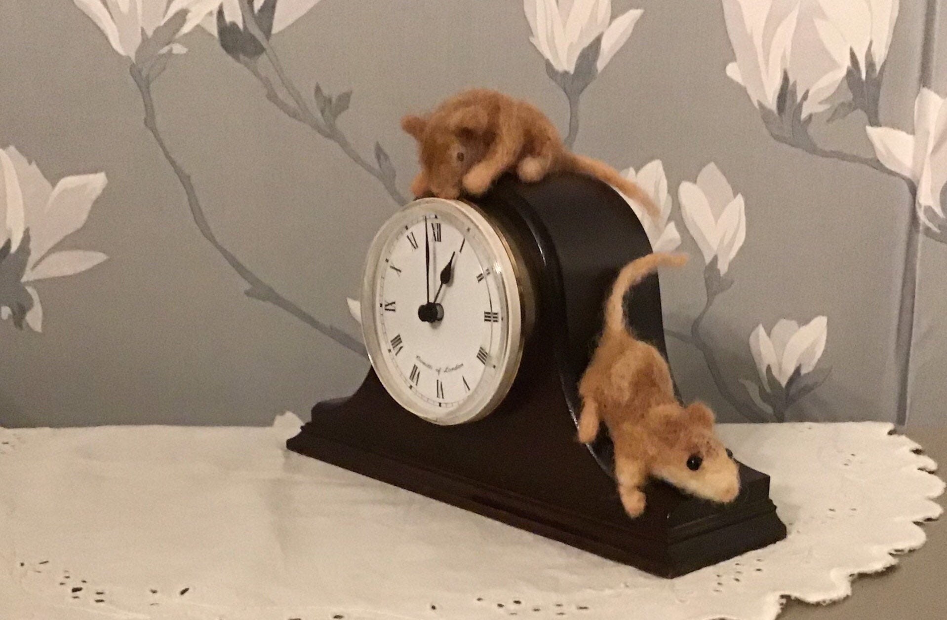 Mouse Ran Up The Clock Clipart Cute