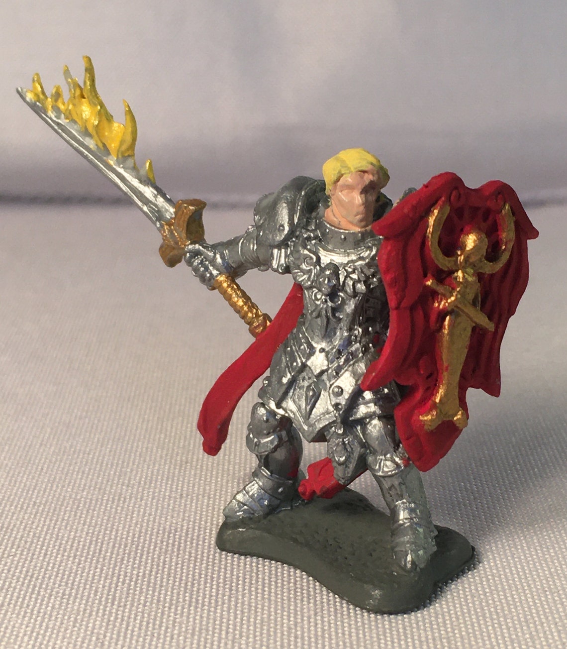Human Paladin Painted DnD Miniature/Human Fighter D&D Hand | Etsy