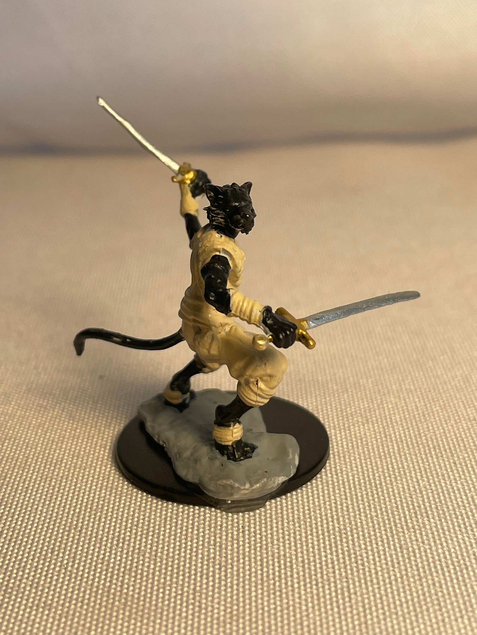 Tabaxi Rogue Painted Dnd Miniature/tabaxi Fighter Hand Painted - Etsy