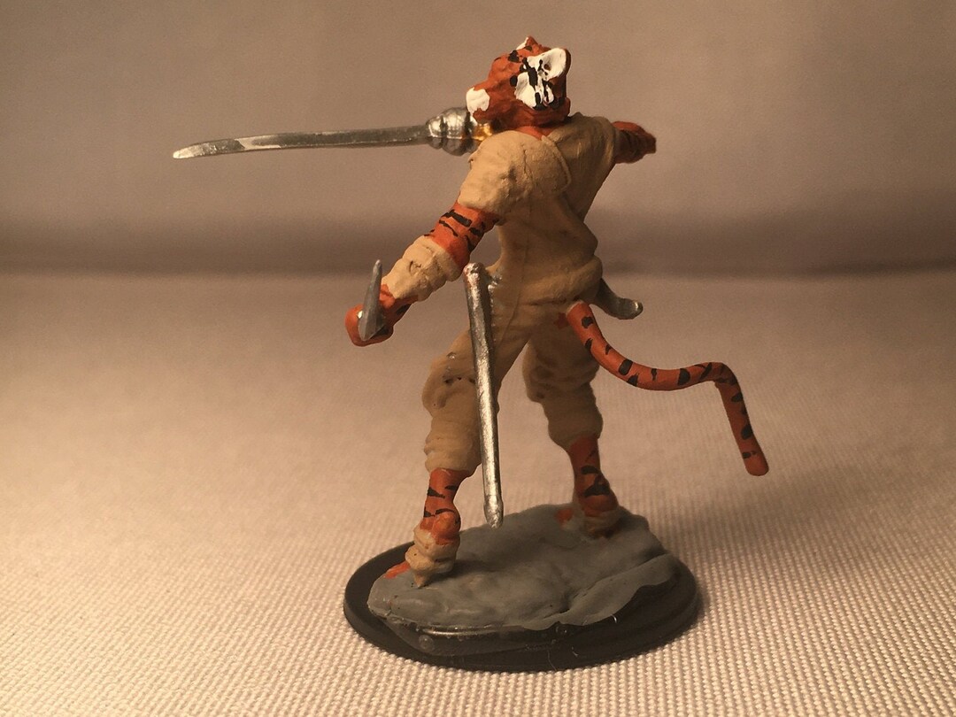 Tabaxi Rogue Painted Dnd Miniature/tabaxi Fighter Hand Painted Mini ...