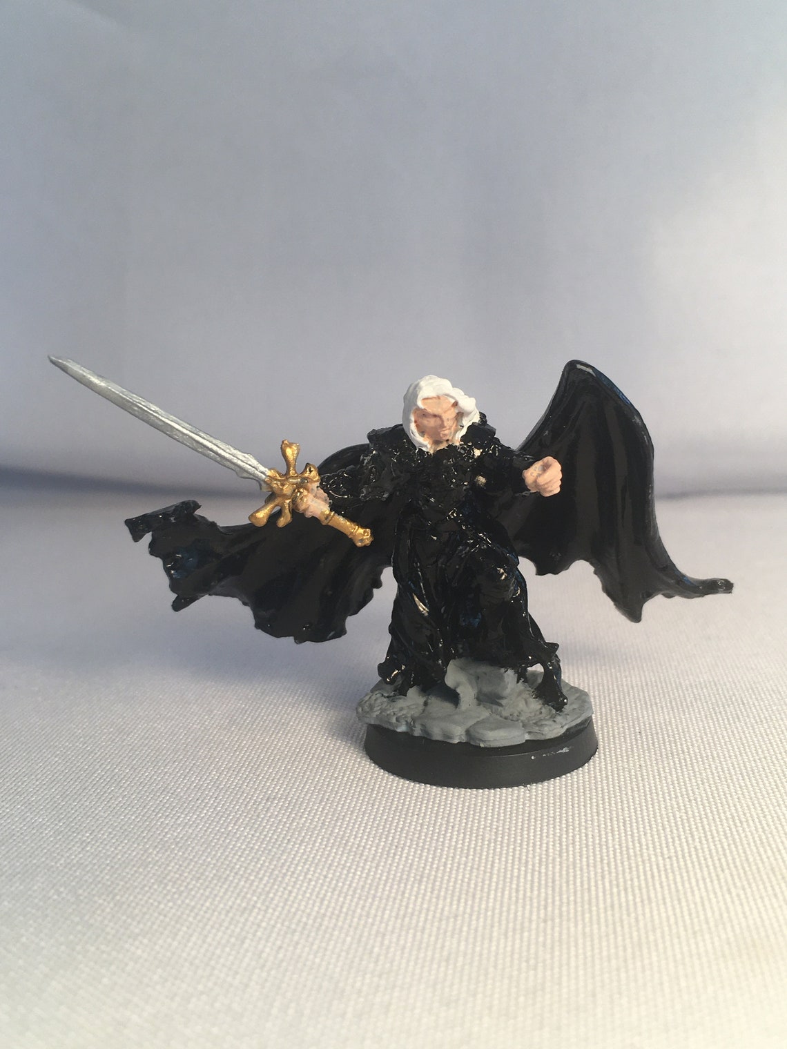 Vampire Fighter Painted Dnd Miniature/vampire Anti-paladin - Etsy