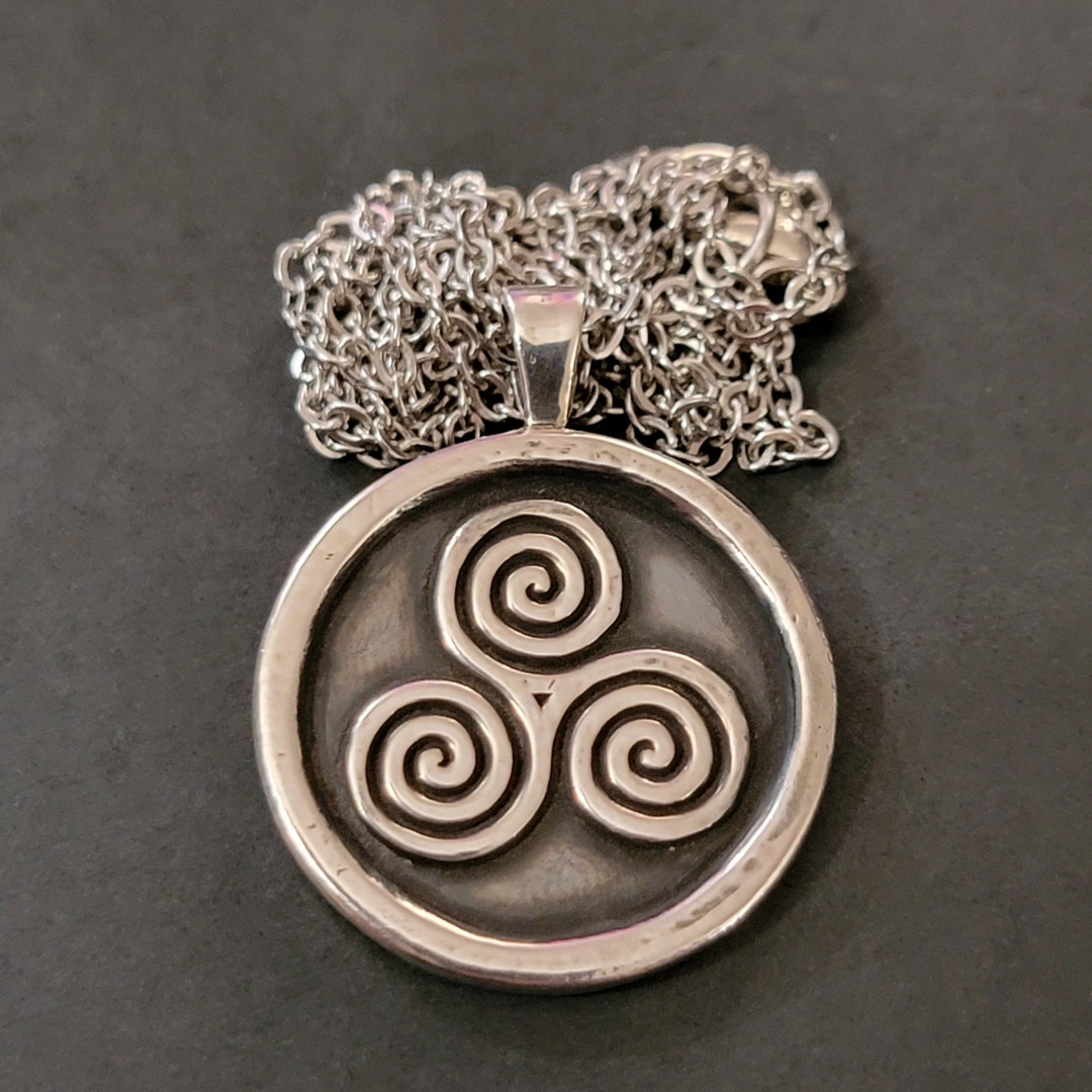 Triskelion / Triskeles / Triple Spiral Pendant, Altar/divination Coin ...