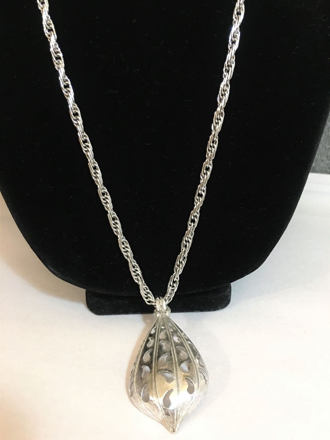 Vintage 1970 Silver Tone TRIFARI Pendant Necklace Vintage TRIFARI ...