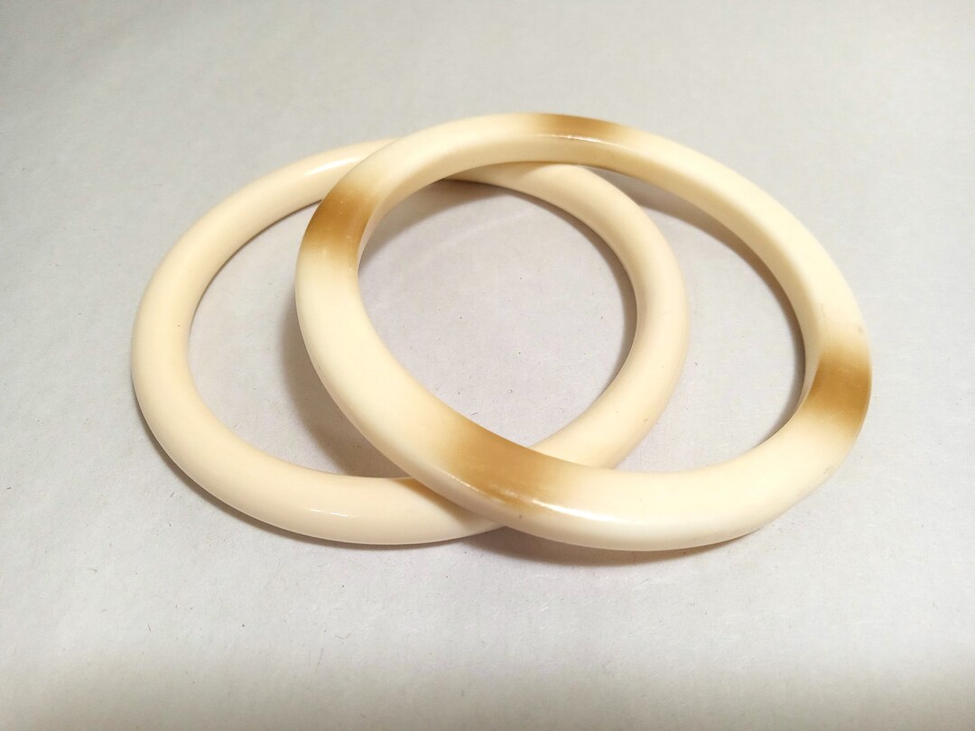 Vintage Pair of Cream Bakelite Lucite or Same Bangle Bracelets Cream ...