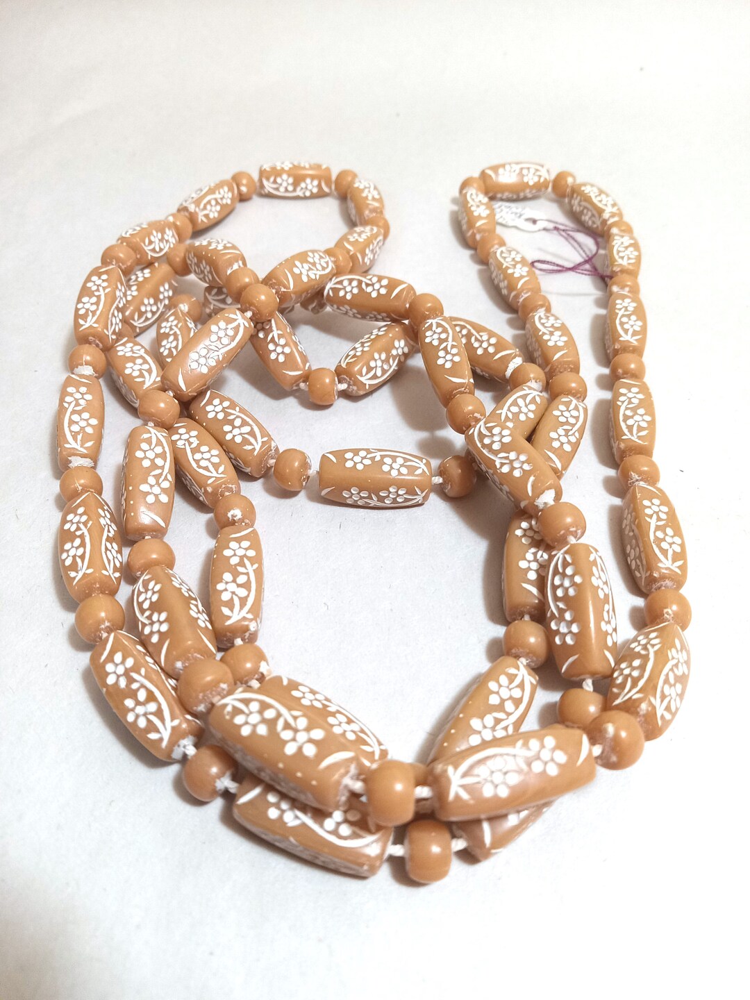Vintage Beige and White Floral Elongated Lucite Bead Flapper Necklace ...