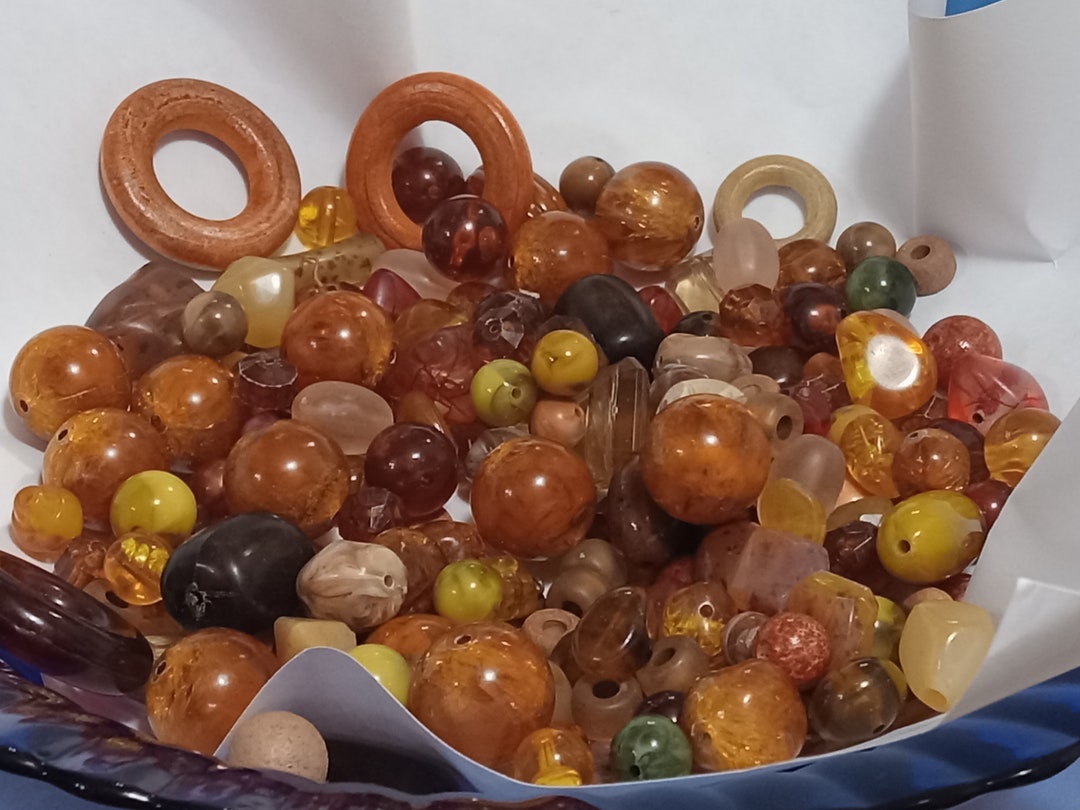 Vintage Shades of Orange Mixed Variety Bakelite, Lucite & Other Bead ...