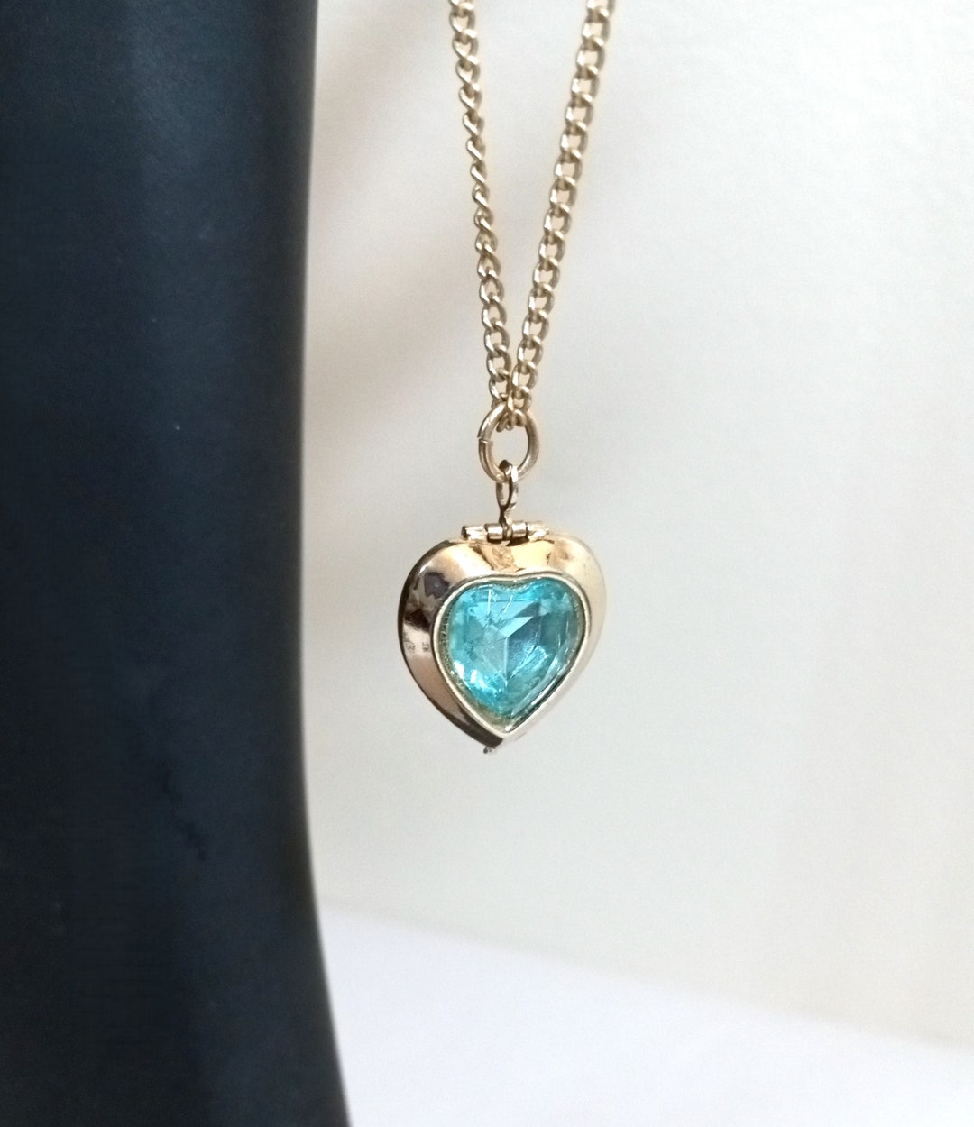 Vintage 1970 Gold Tone Blue Stone Locket Necklace Vintage Girls Locket ...