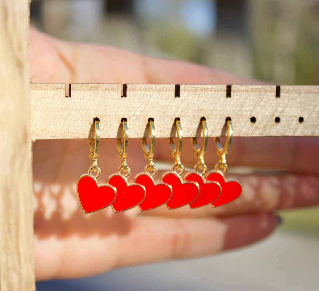 Corazón Huggies (bold Red Heart-shaped Enamel Huggie Earrings Goldstone ...