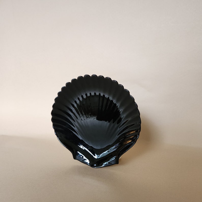 Vintage Black Shell Plates French Arcoroc Coquillage Black Glass Shell ...