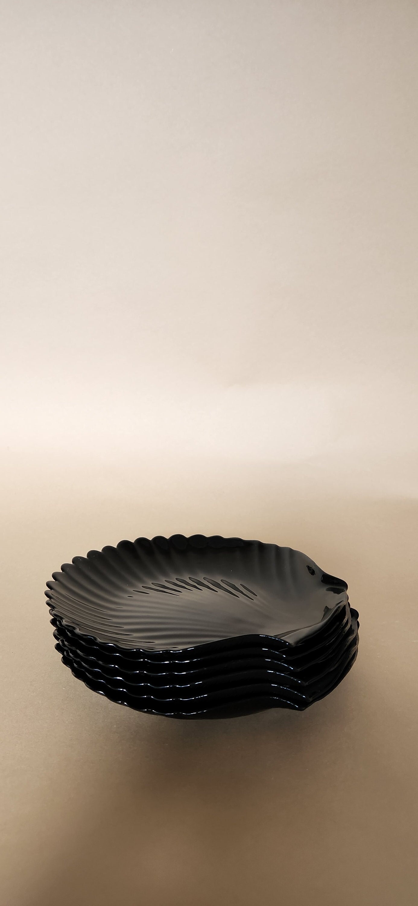 Vintage Black Shell Plates French Arcoroc Coquillage Black Glass Shell ...