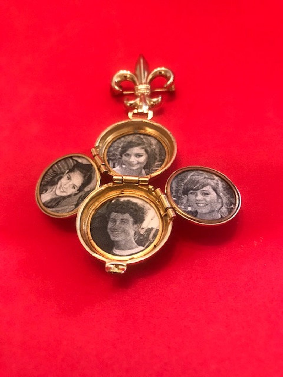 1950's Pegasus Coro Four Photo Locket - Etsy