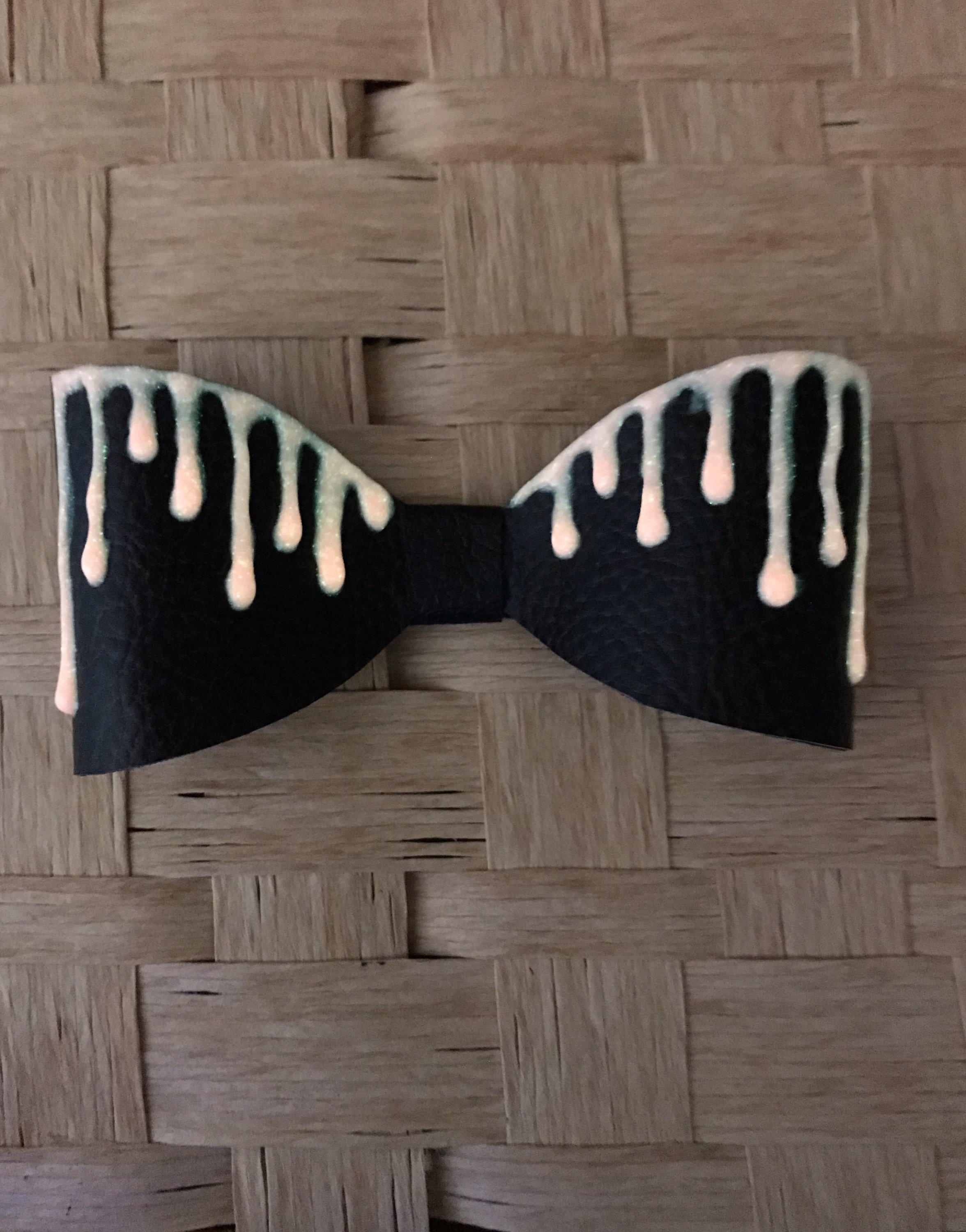 Glow in the Dark Pink Drip Vampire Pastel Goth Emo Rave Hair Bow Clip ...