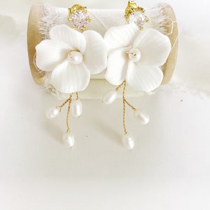 FILIA // White Flower Wedding Earrings, Floral Bride Earrings, Bridal ...