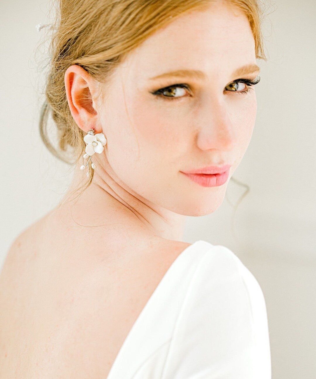 FILIA // White Flower Wedding Earrings, Floral Bride Earrings, Bridal ...