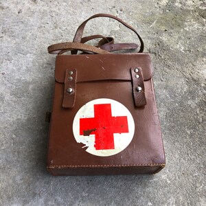 Vintage First Aid Kit, Medical Bag, Red Cross, Medical Shoulder Bag ...