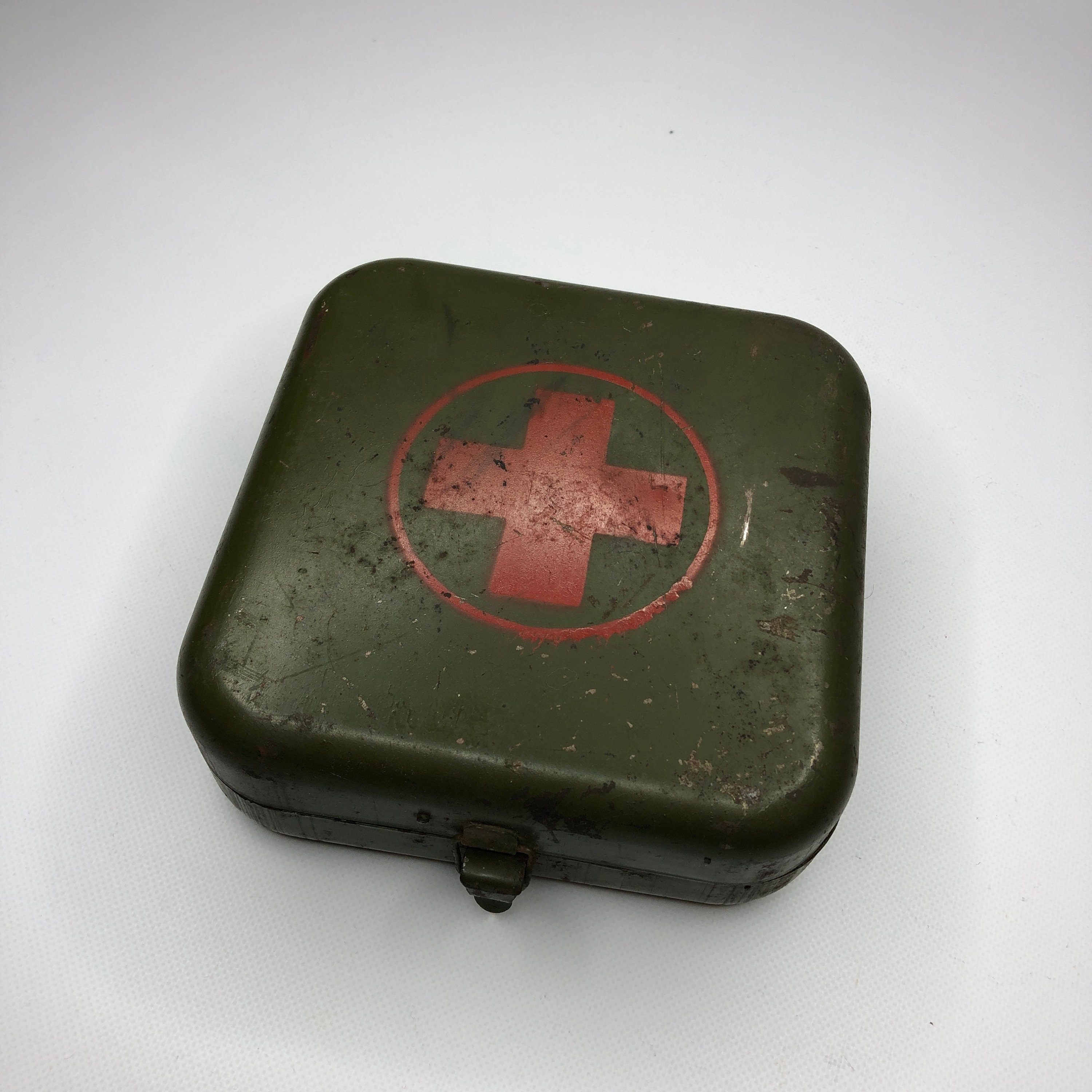 Collectibles Art & Collectibles Memorabilia First aid kit Vintage ...