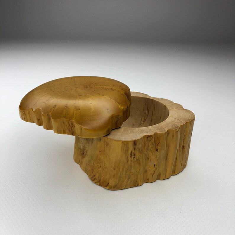 Round Wooden Box, Karelian Birch, Handmade, Vintage Jewelry Box ...
