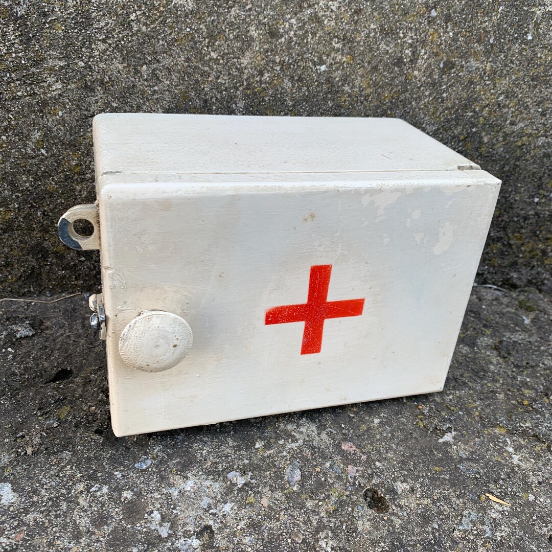 Vintage First Aid Kit, Red Cross, Small Apothecary Cabinet, Wooden Wall ...