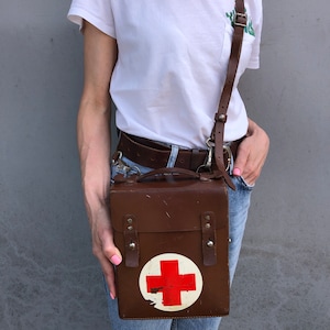 Vintage First Aid Kit, Medical Bag, Red Cross, Medical Shoulder Bag ...