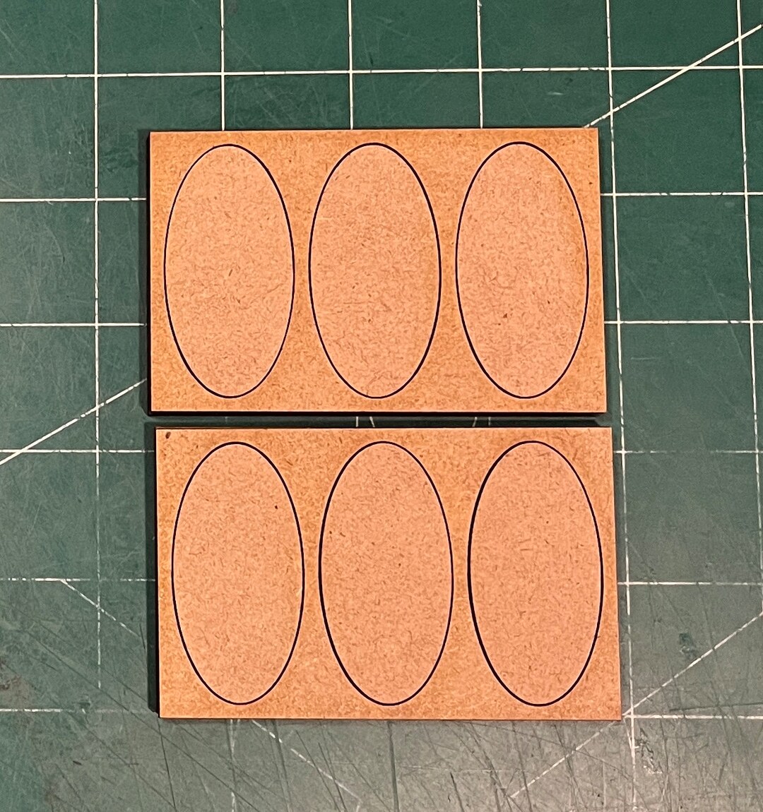 Pair of 25 X 50mm Oval Cavalry (mounted) Movement Trays (3 Figure ...
