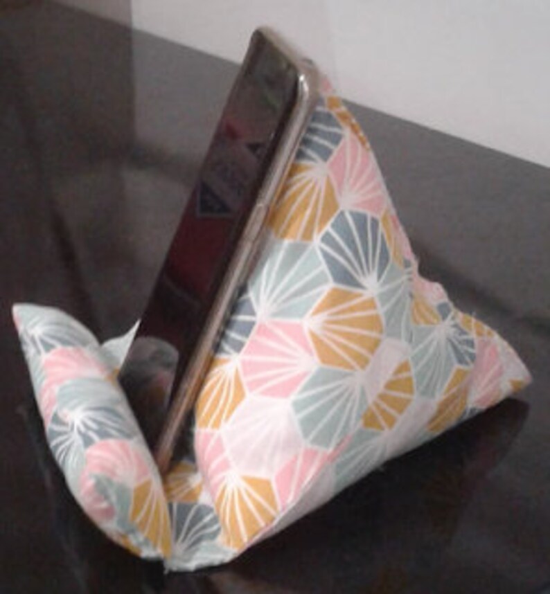 PDF Pattern for a Pyramid-shaped Cushion Holder for a Mobile Phone - in ...