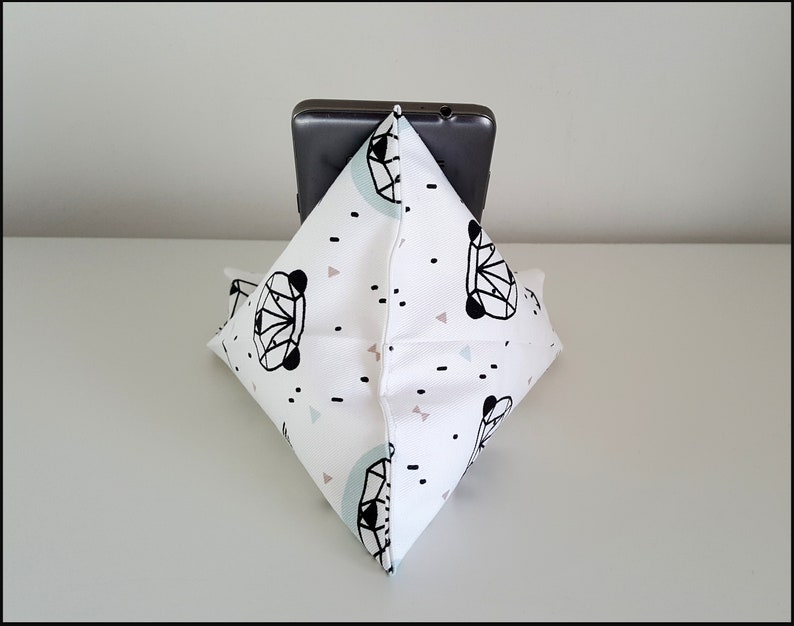 PDF Pattern for a Pyramid-shaped Cushion Holder for a Mobile Phone - in ...
