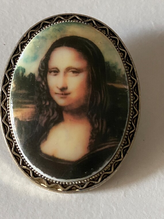 Vintage Mona Lisa brooch - Gem