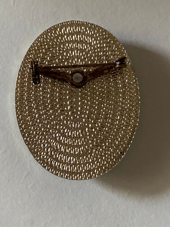 Vintage Mona Lisa brooch - Gem