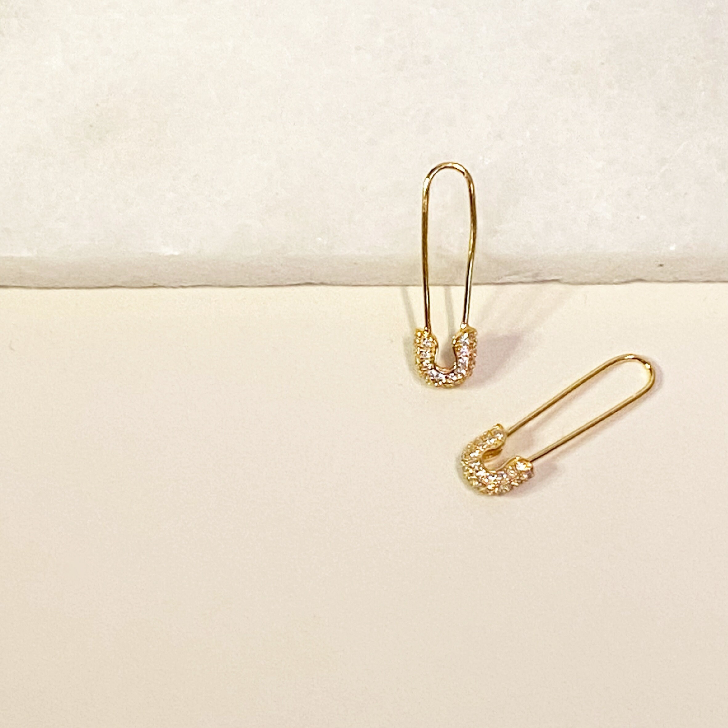 Pendientes SLINK Safety Pin Gold Pave CZ - Etsy España