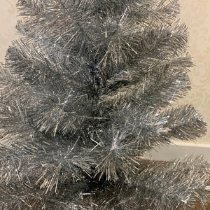 24" Silver Tinsel Christmas Tree Table-top Centerpiece Tree 24" Retro ...