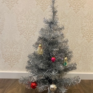 24" Silver Tinsel Christmas Tree Table-top Centerpiece Tree 24" Retro ...