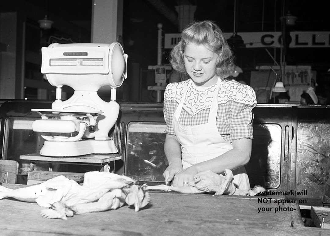 5x7 1943 Pretty Girl Butcher Shop PHOTO Vintage Meat Market Pic - Etsy