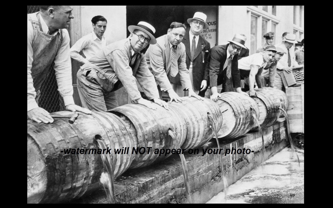 5x7 Bootlegger Police Raid PHOTO Prohibition Liquor Agents - Etsy