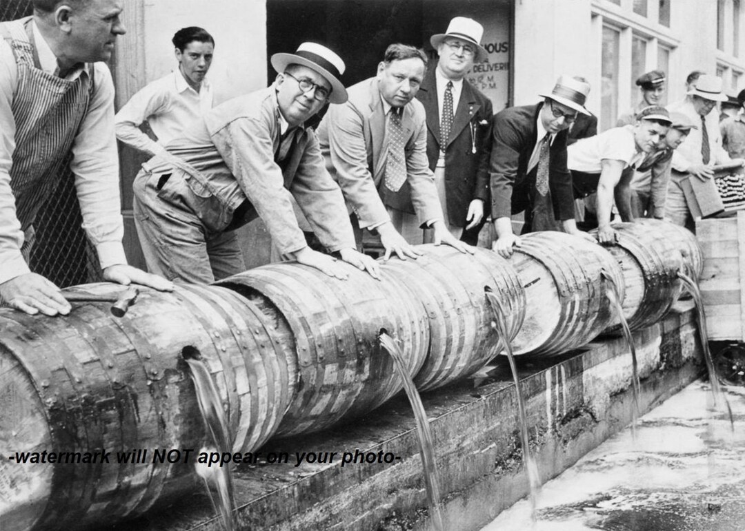 5x7 Bootlegger Police Raid PHOTO Prohibition Liquor Agents Beer Whiskey ...
