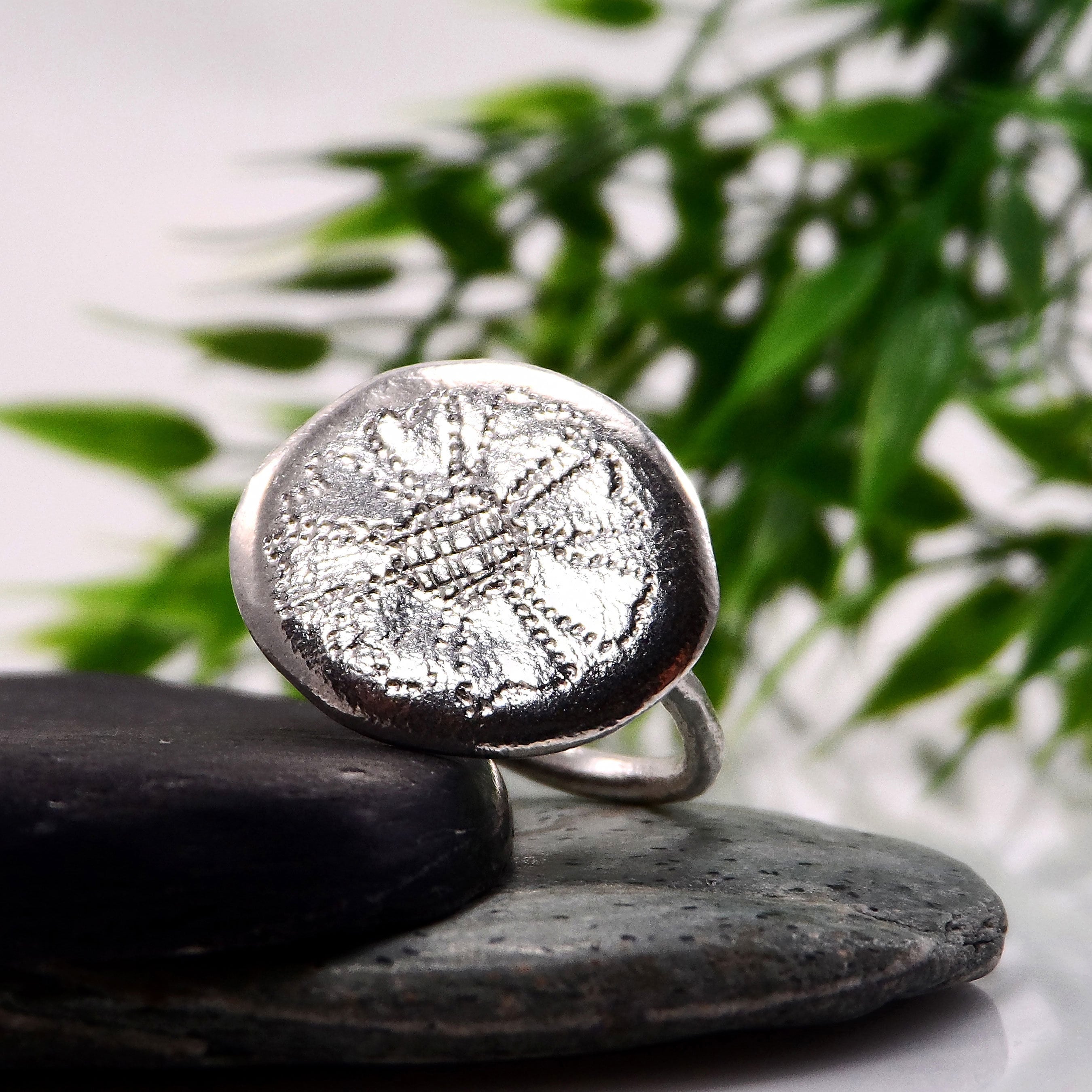 Simple gold flower ring Daisy ring Gold blossom ring Boho | Etsy