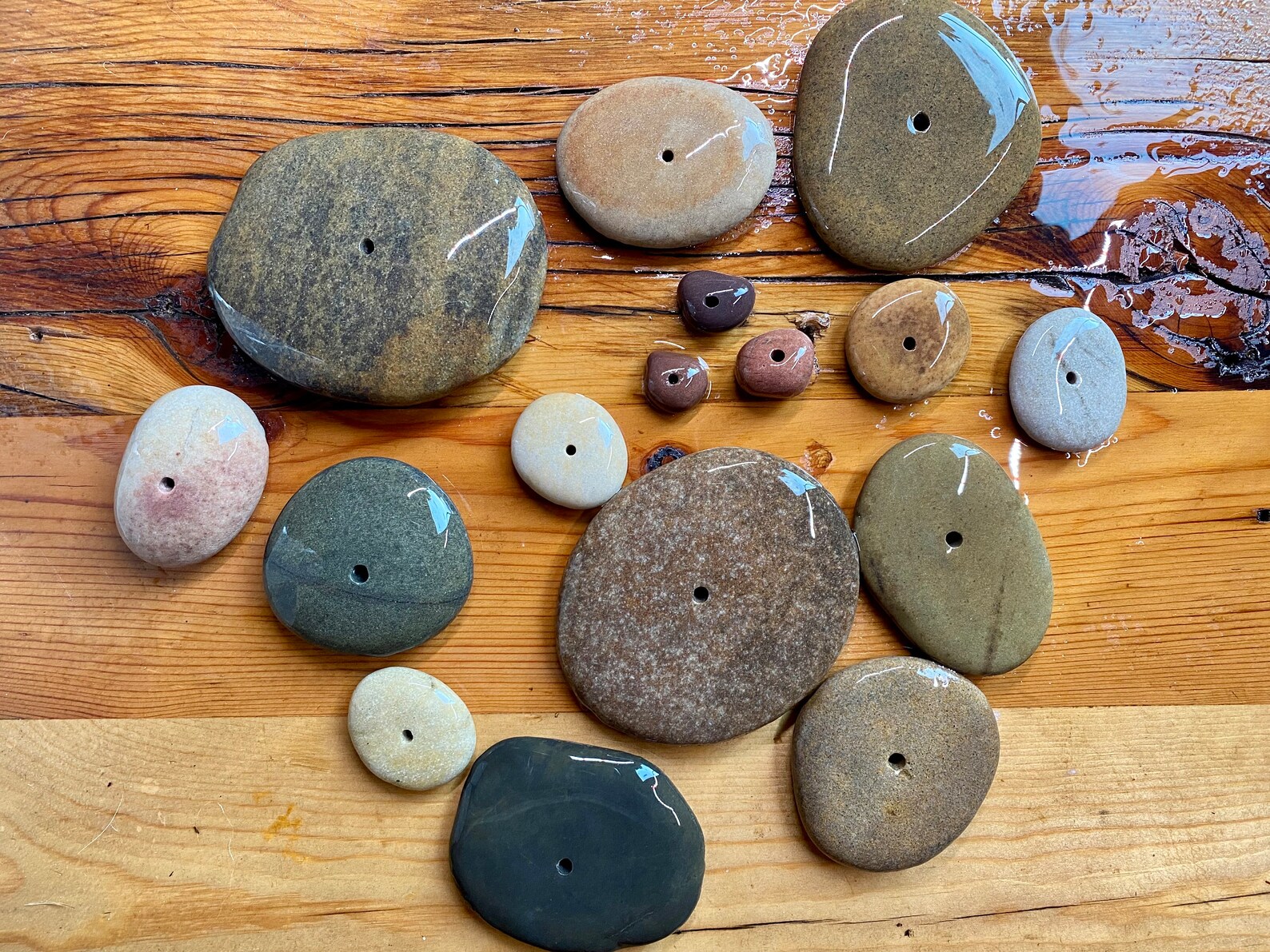 17 Flat and Almost Round 1-3.5 Natural Beach Stones on a Wire Pebbles ...