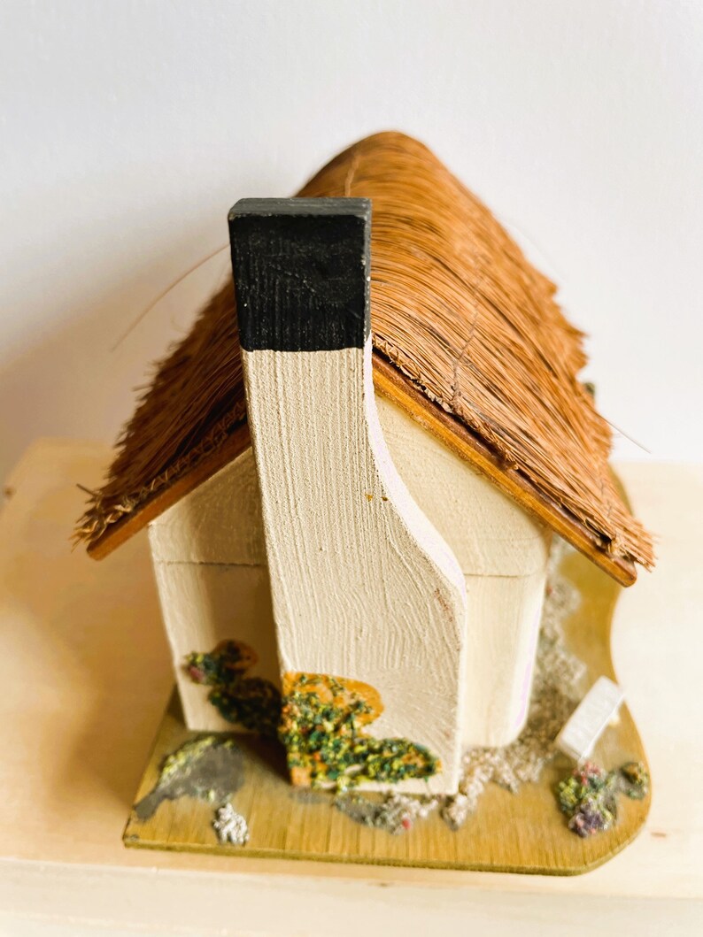 Pauline Ralph Thatched Cottage Musical Box the Travellers - Etsy