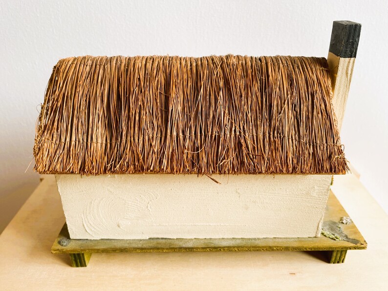 Pauline Ralph Thatched Cottage Musical Box the Travellers - Etsy