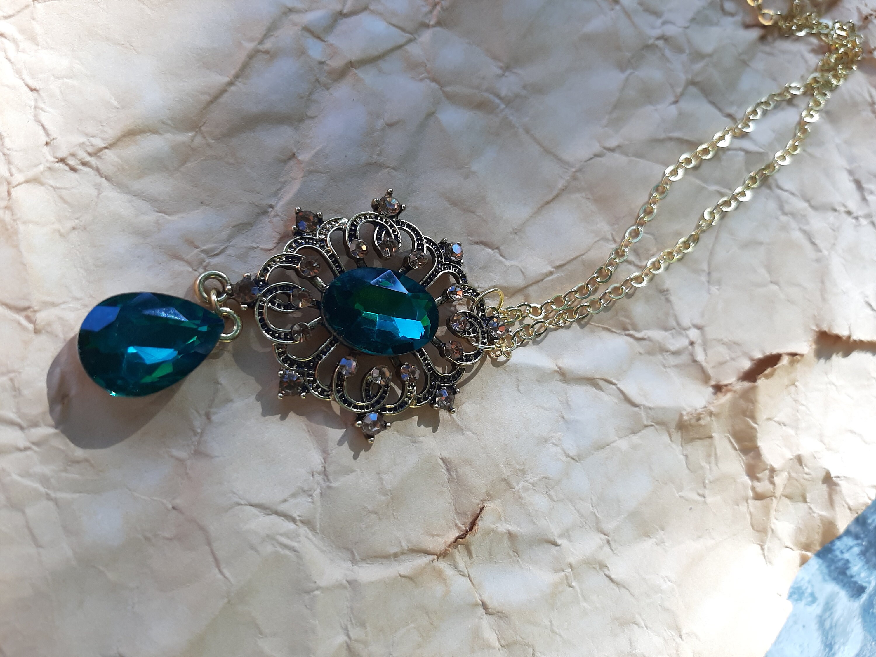Faux Emerald Broach Necklace / Vintage Choker / Cosplay / RPG / Vintage ...
