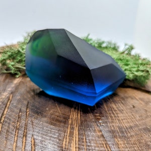 Blue Irregular Resin Crystal Dark Blue and Green Gem Resin Gem for ...