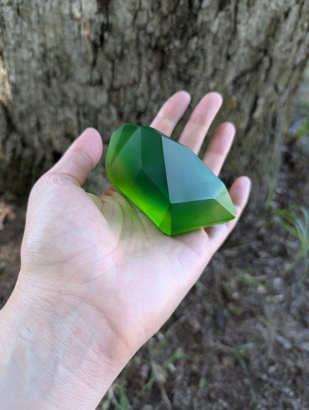 Green Prop Gem Brilliant Green Resin Crystal Tabletop Prop Film Prop ...