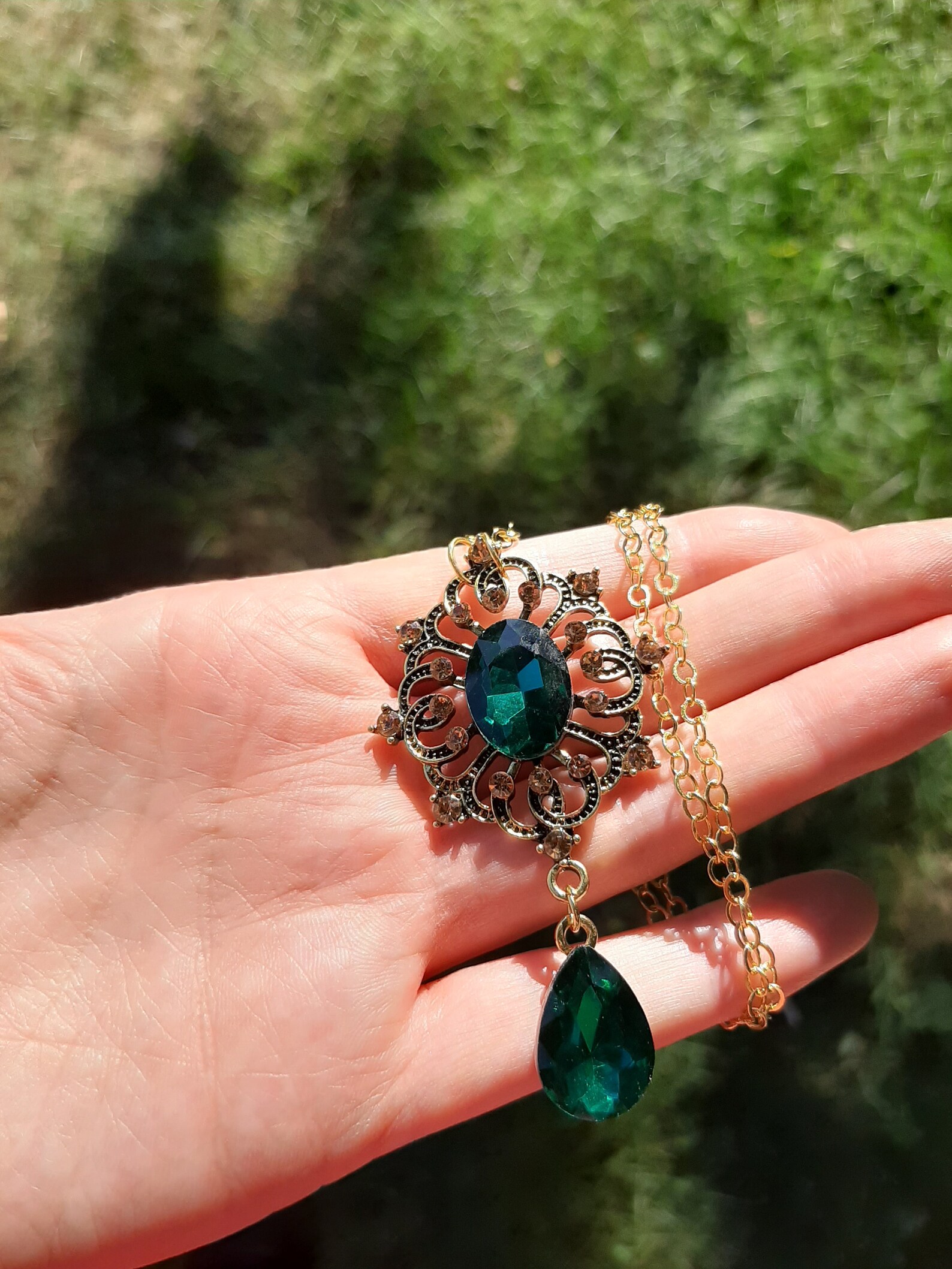 Faux Emerald Broach Necklace / Vintage Choker / Cosplay / RPG / Vintage ...