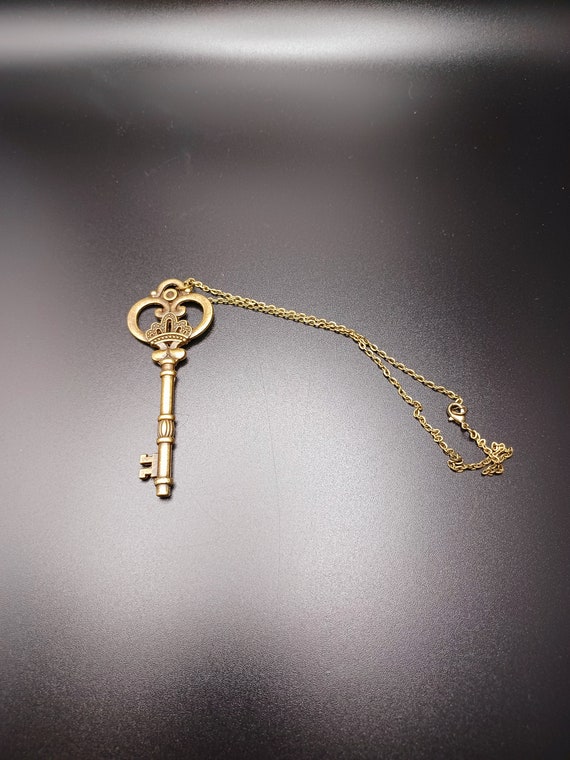 Queen Skeleton Key Necklace Large Skeleton Key Neckla… - Gem