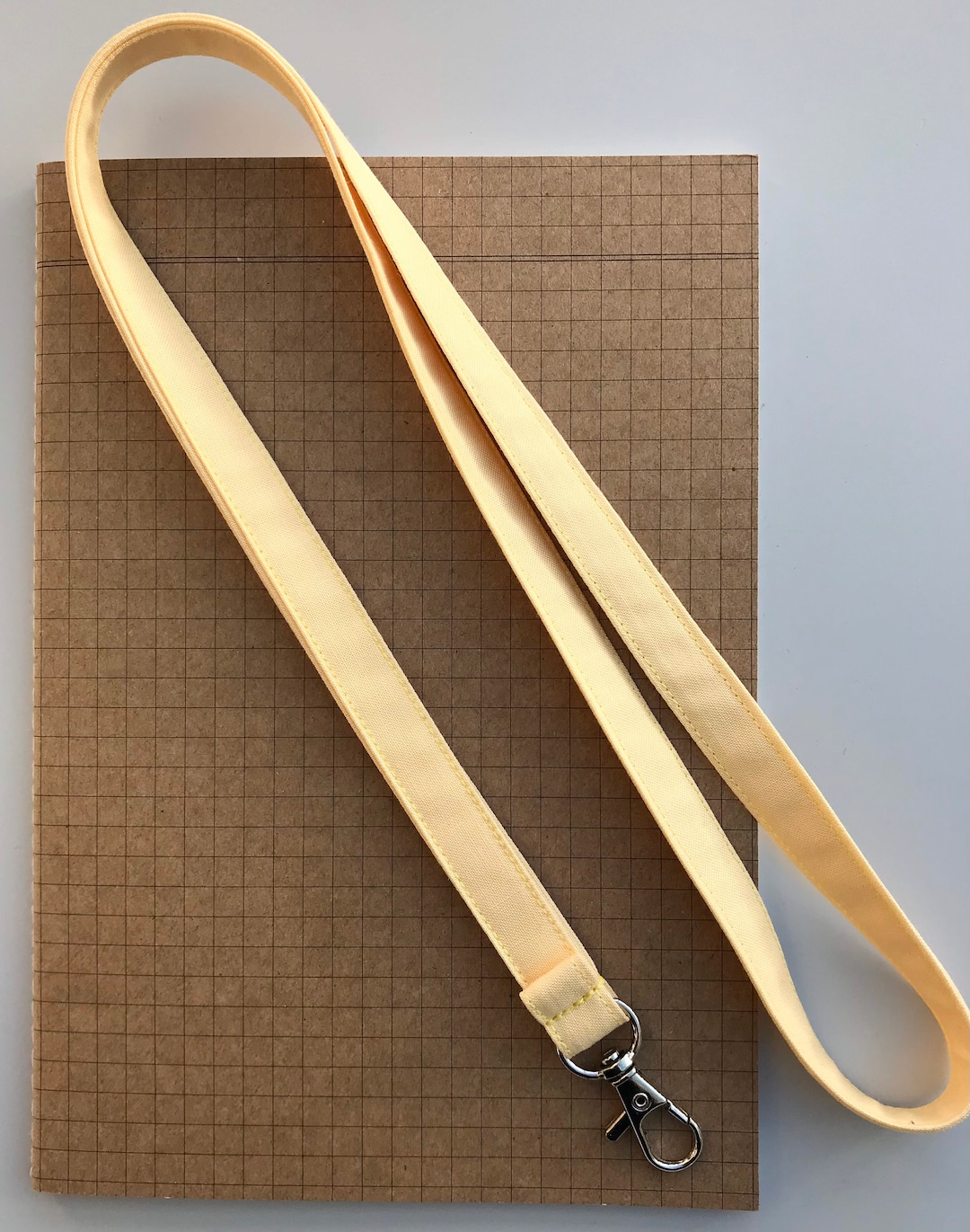 Lanyard tejido fino amarillo claro - Etsy España