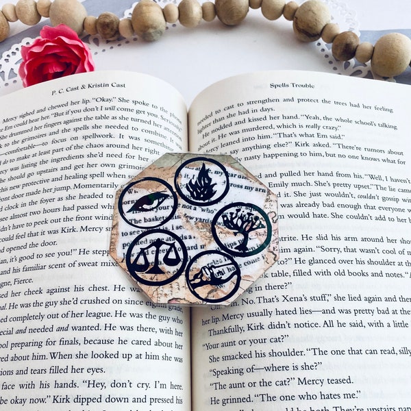 Divergent Book - Etsy