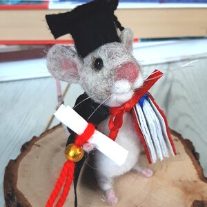 Felted Graduate Mouse Miniature /bachelor Graduate Gift - Etsy