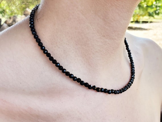 Schwarzer Onyx Choker Halsband Zierliche Onyx Perlen Choker Basic Black Layering Halskette Schwarze Kristall Choker Halskette 4 mm Onyx Boho Etsy