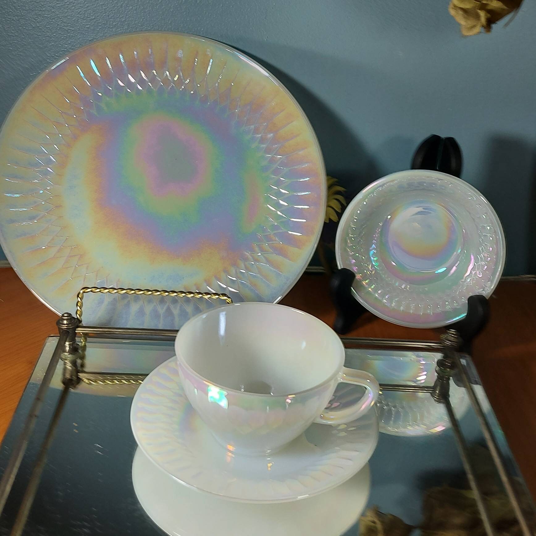 Collectible Glass Art & Collectibles Federal glass iridescent moon glow ...