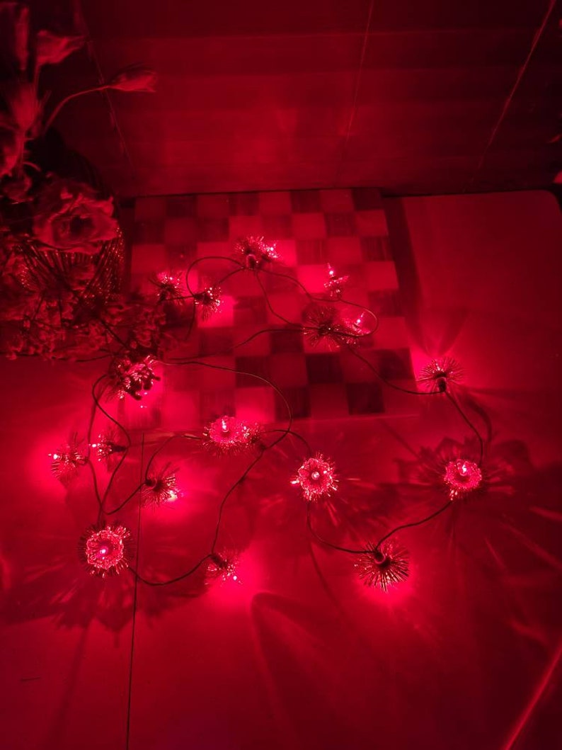 Christmas Lights, Christmas Lights, Vintage Starbust Lights, Red ...